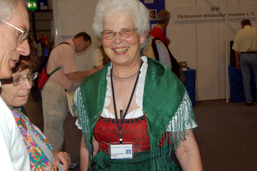 DL5MAW. Приветливая хозяйка музея радиолюбительской техники. - Фотогалерея на CQHAM.RU